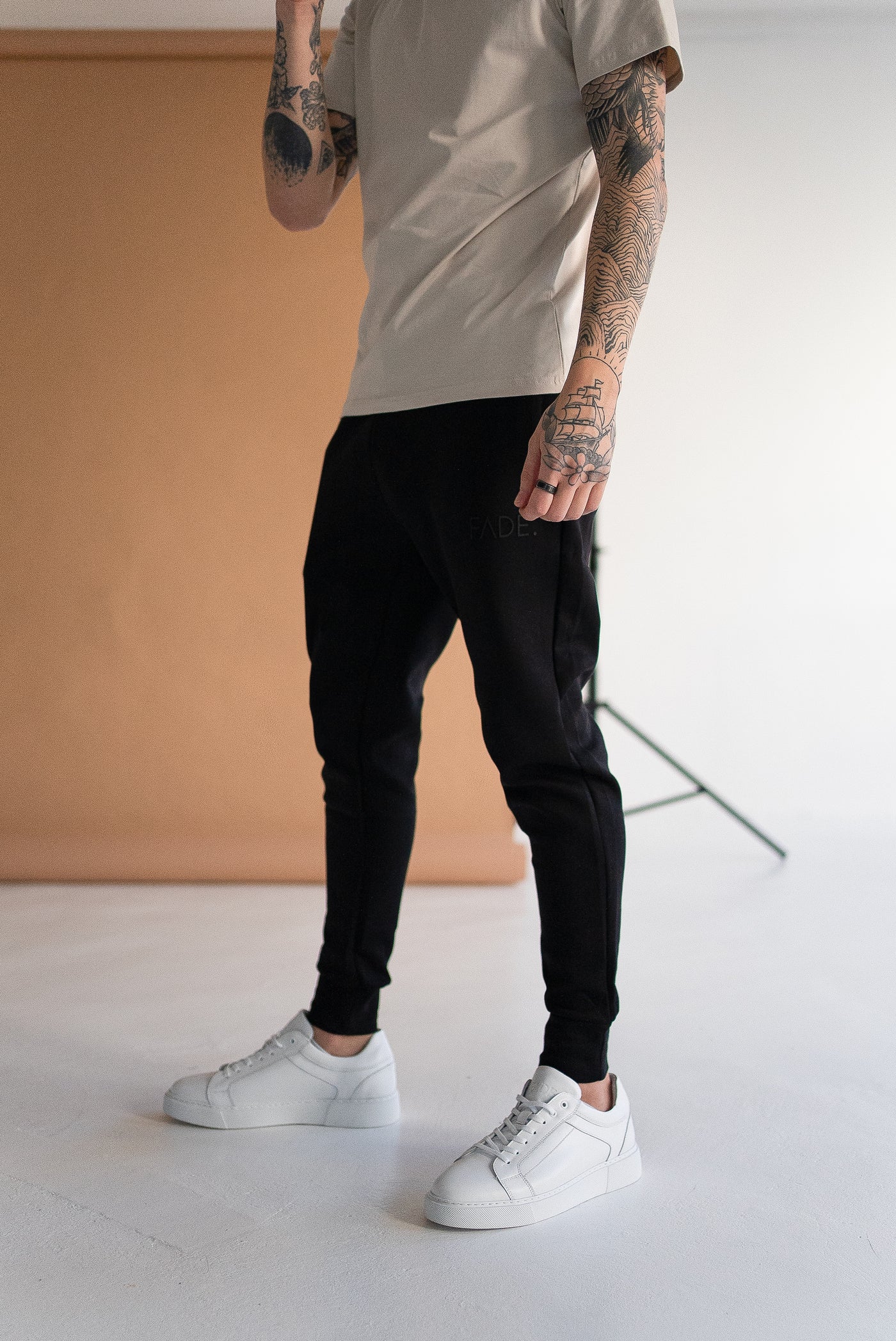 Fade Essential Sweatpants Black – Fade.